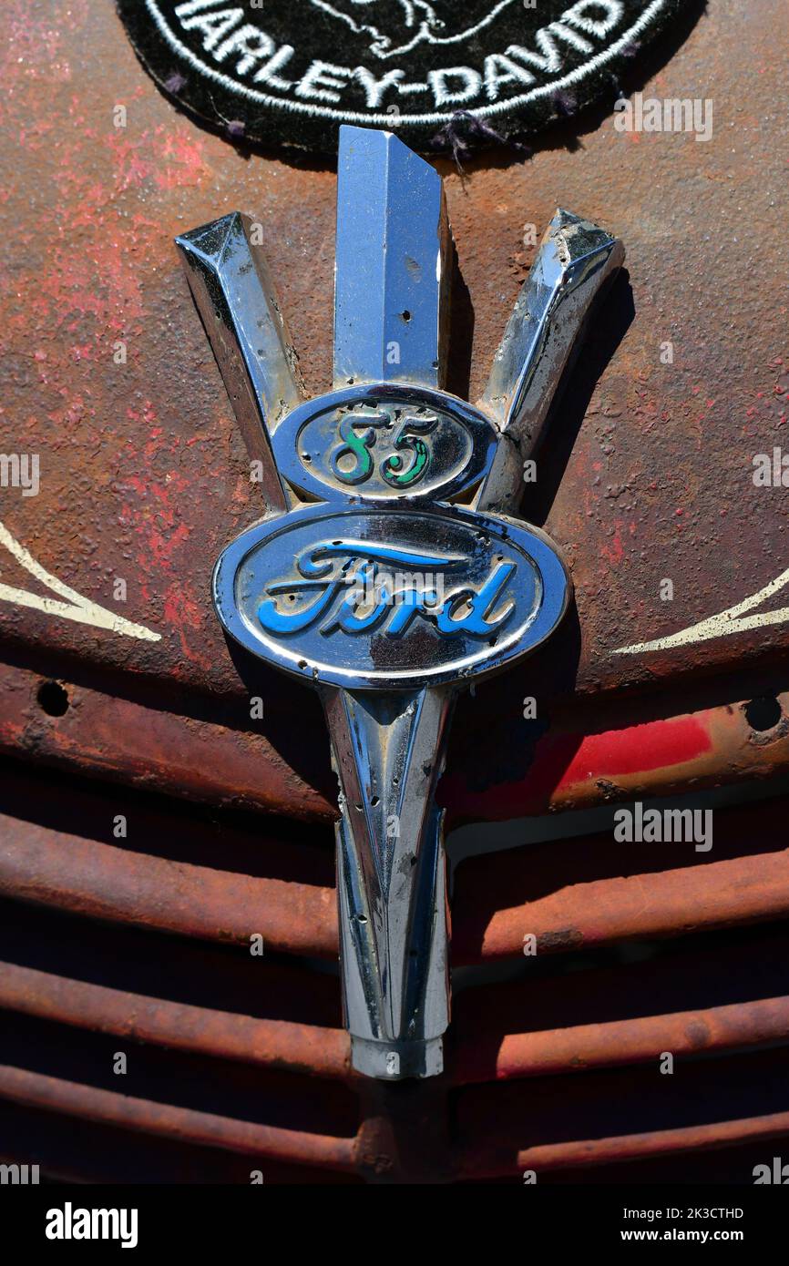 Rusty ford logo hi-res stock photography and images - Alamy