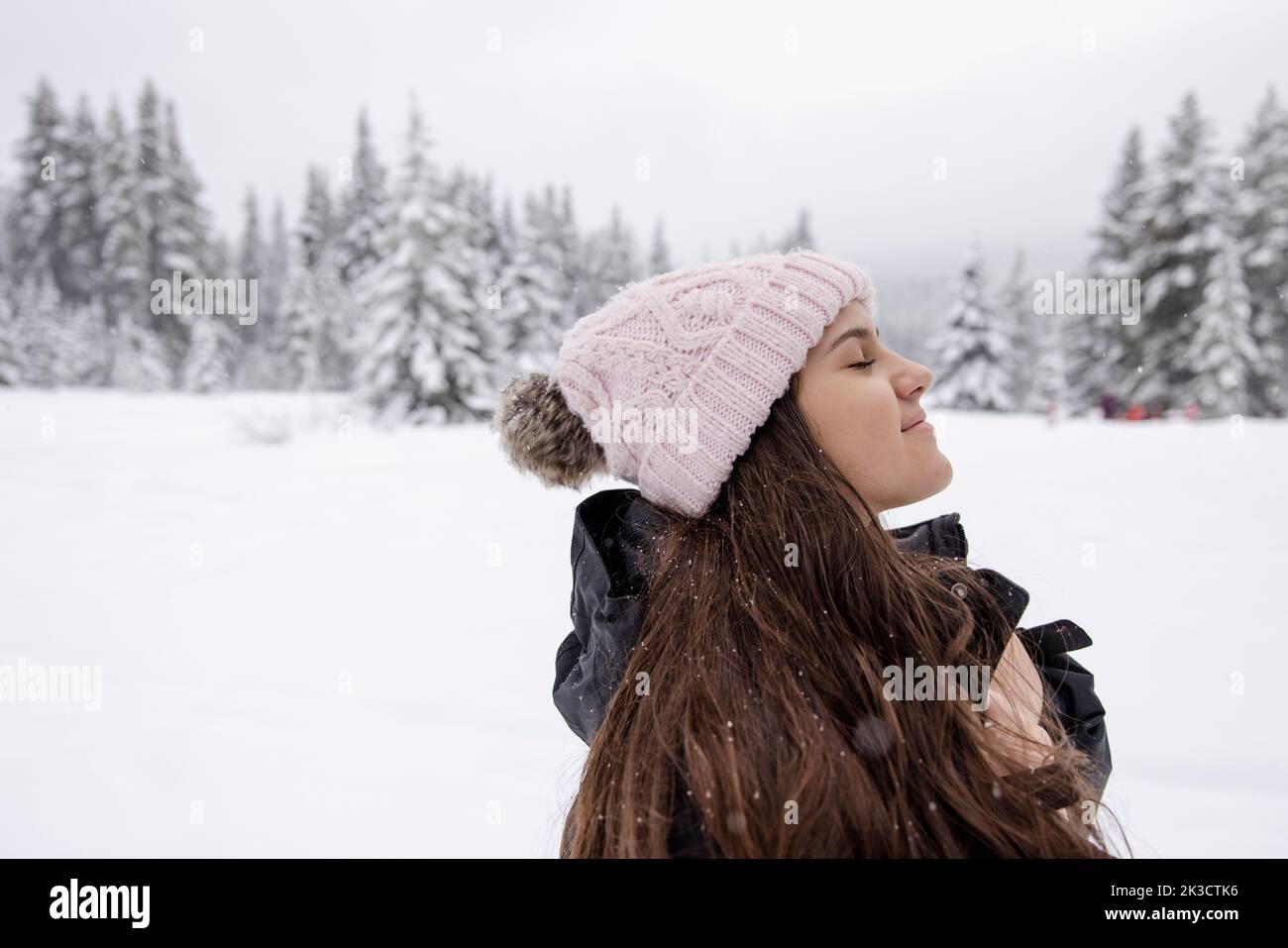 Teenager profile cap hi-res stock photography and images - Alamy