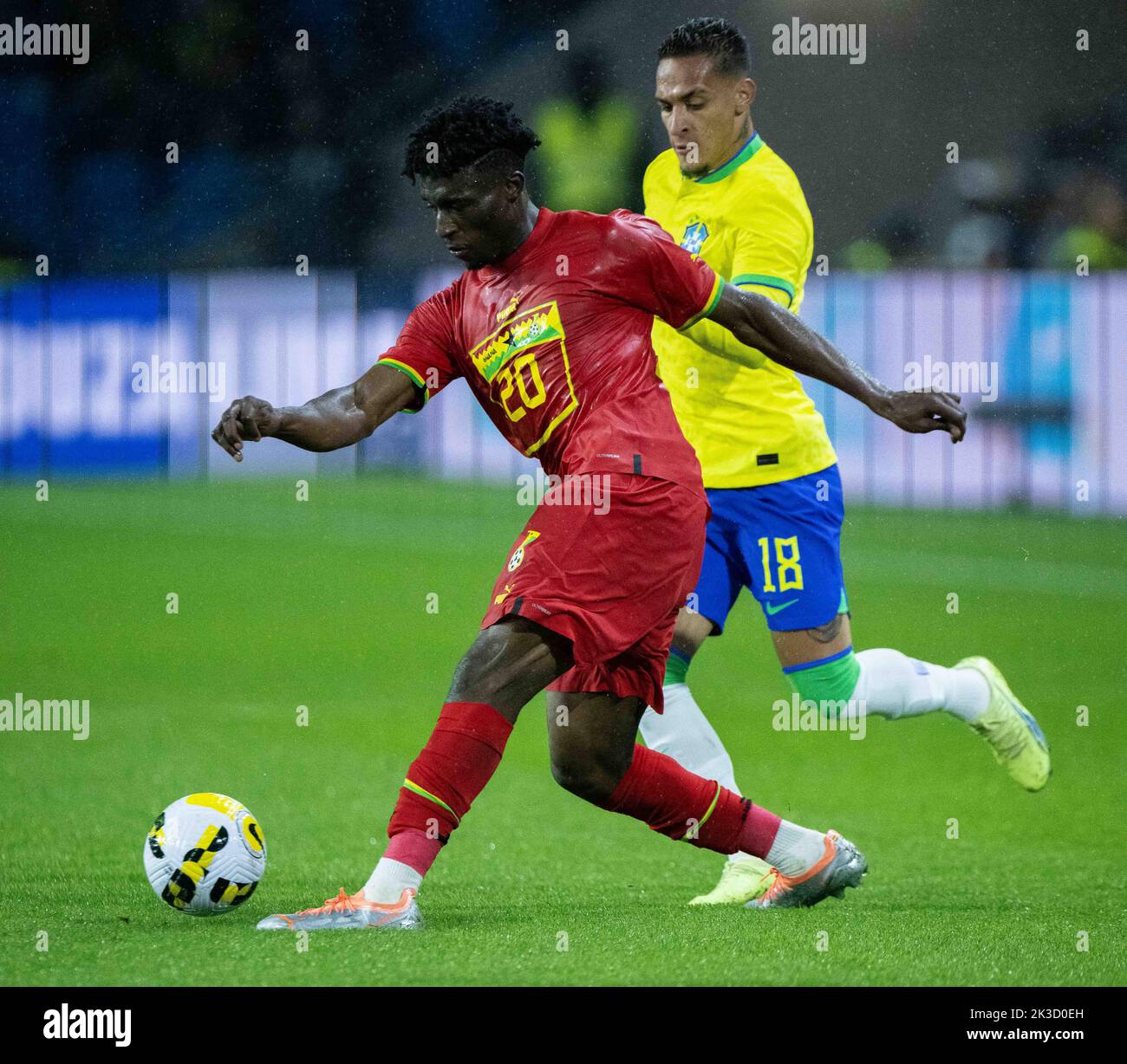 LE HAVRE, FRANCE - SEPTEMBER 23: Antonyof Brazil and Mohammed Kudus of ...