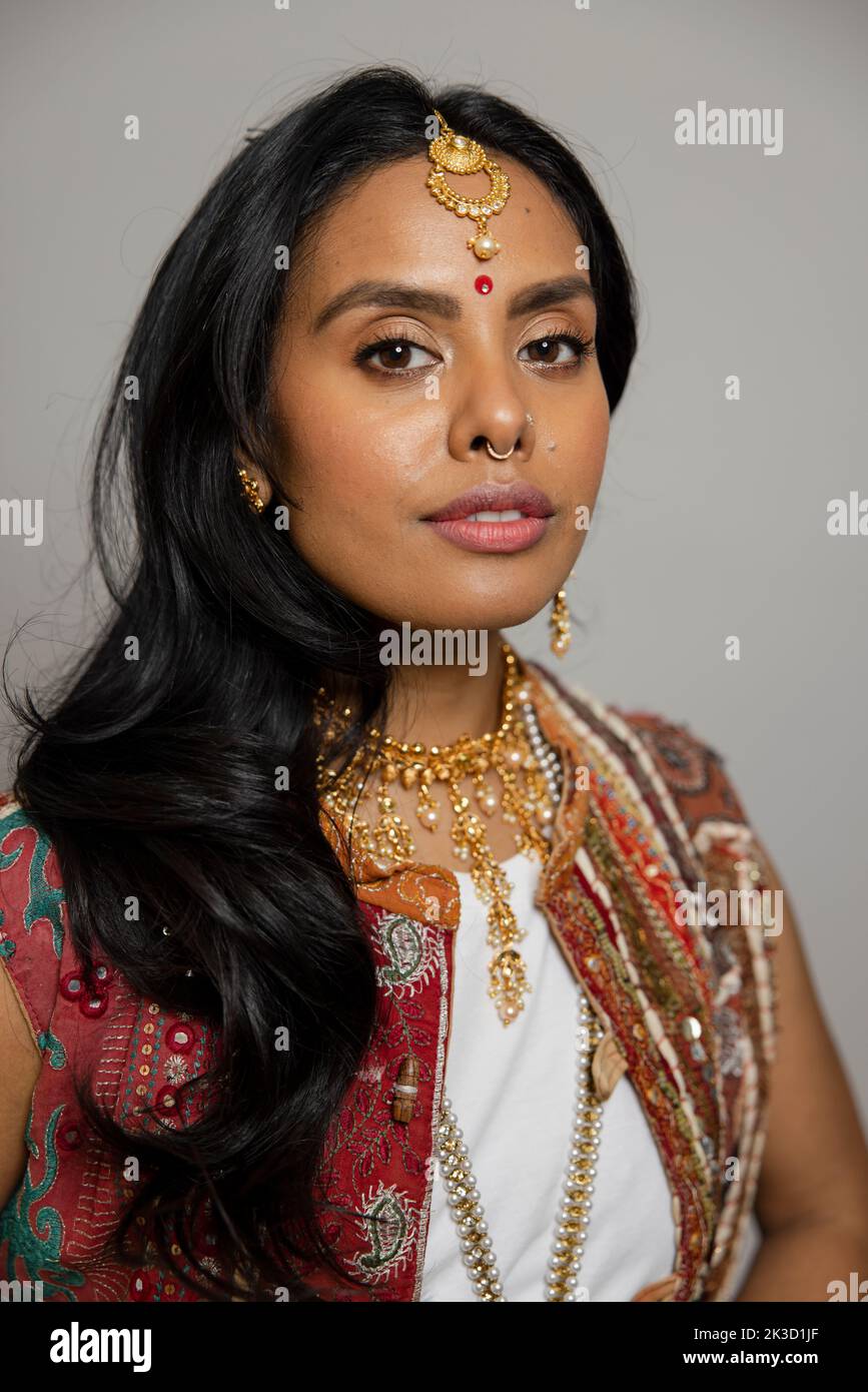 Indian woman traditional hi-res stock photography and images - Alamy