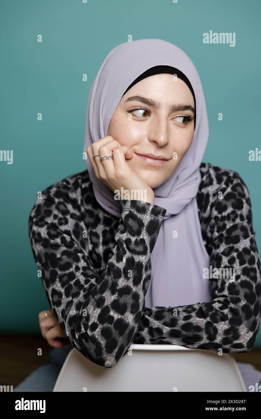 Smiling young muslim woman in purple hijab hi-res stock photography and ...