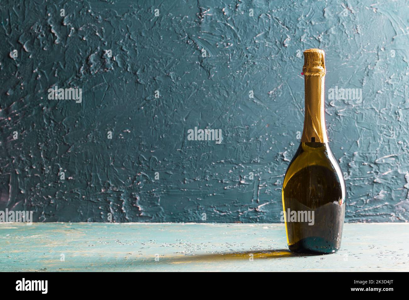 Blank prosecco wine bottle hi-res stock photography and images - Alamy