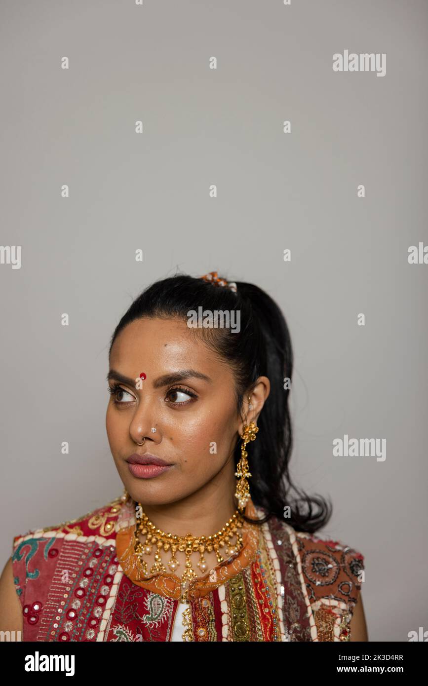 Bindi hi-res stock photography and images - Alamy