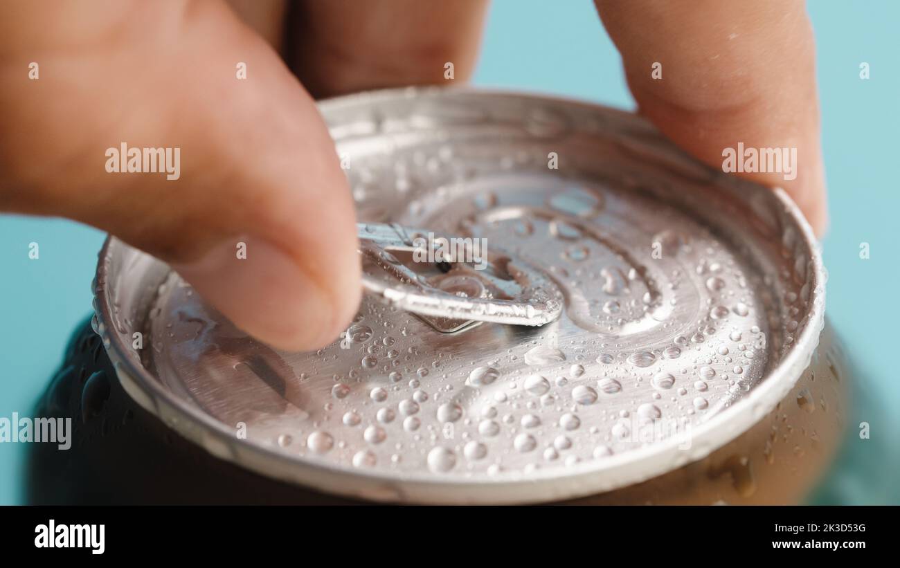 Hand opens can of beer Stock Photo - Alamy