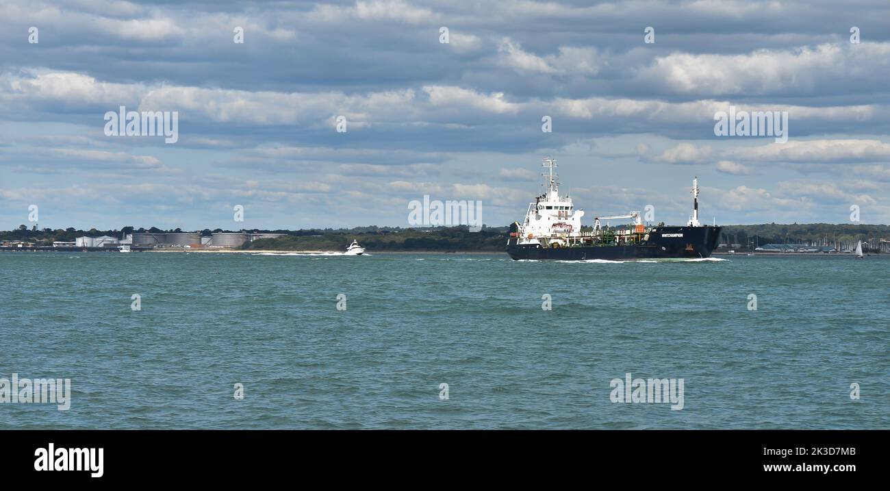 Shipping/Cargo/Container Ship At Calshot Beach Stock Photo - Alamy