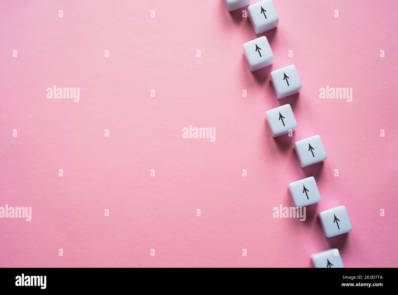 Chain of arrows blocks on a pink background. Concept of conformism ...