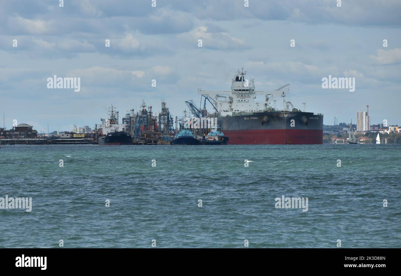 Shipping/Cargo/Container Ship At Calshot Beach Stock Photo - Alamy