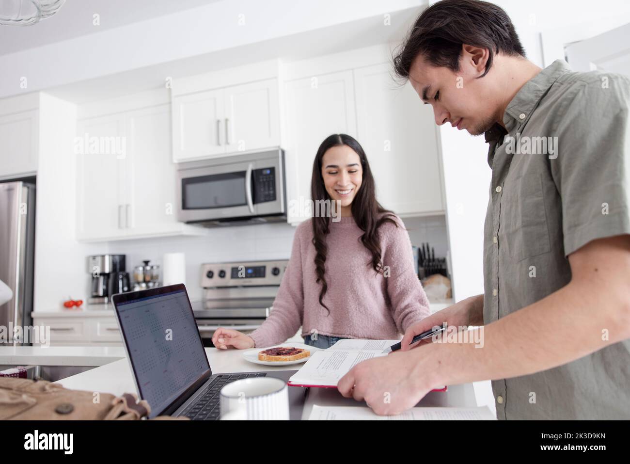 Young adult student kitchen hi-res stock photography and images - Alamy
