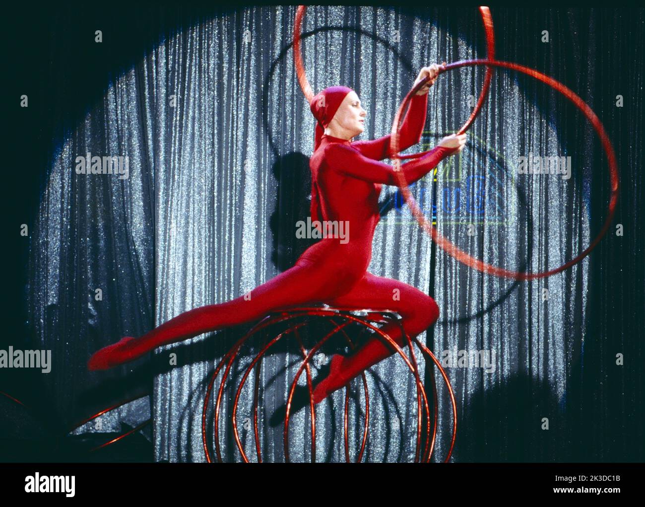 Acrobat artist hi-res stock photography and images - Alamy