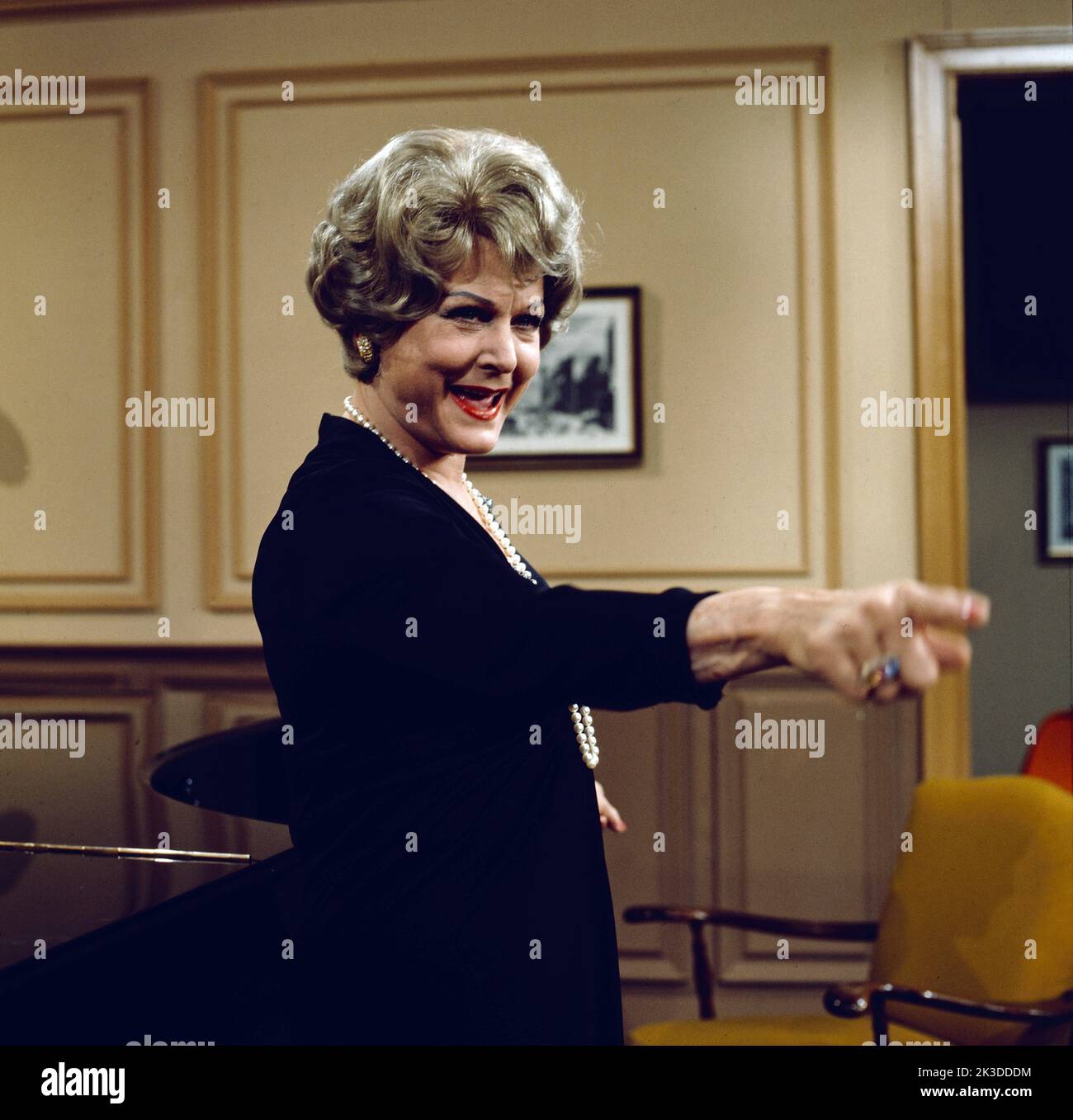 Marika Rökk, ungarische Sängerin, Tänzerin und Schauspielerin, Portrait ...