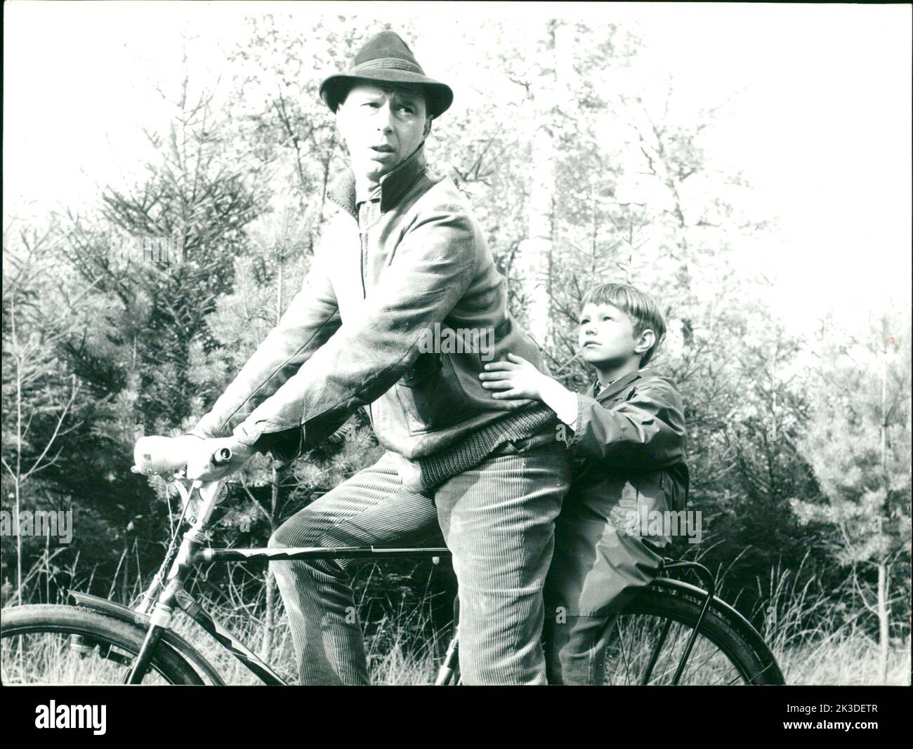 Stahlnetz: Rehe - Gutgläubig und begeistert folgt der kleine Mann dem ...