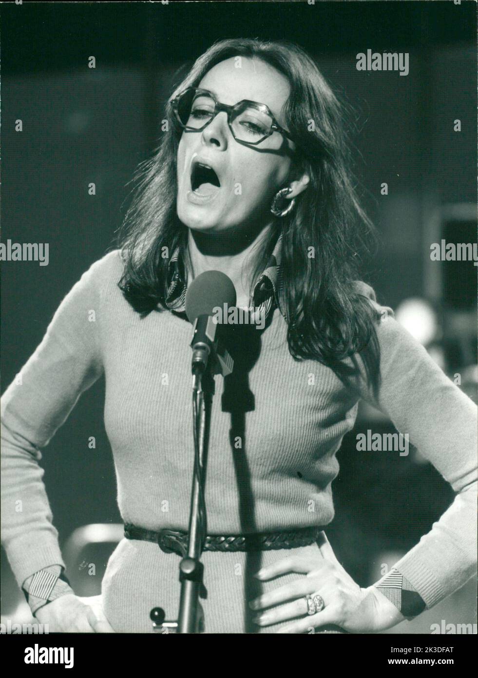 Recital Marie Laforet: Eine Show mit der französischen Sängerin Marie Laforet Stock Photo - Alamy