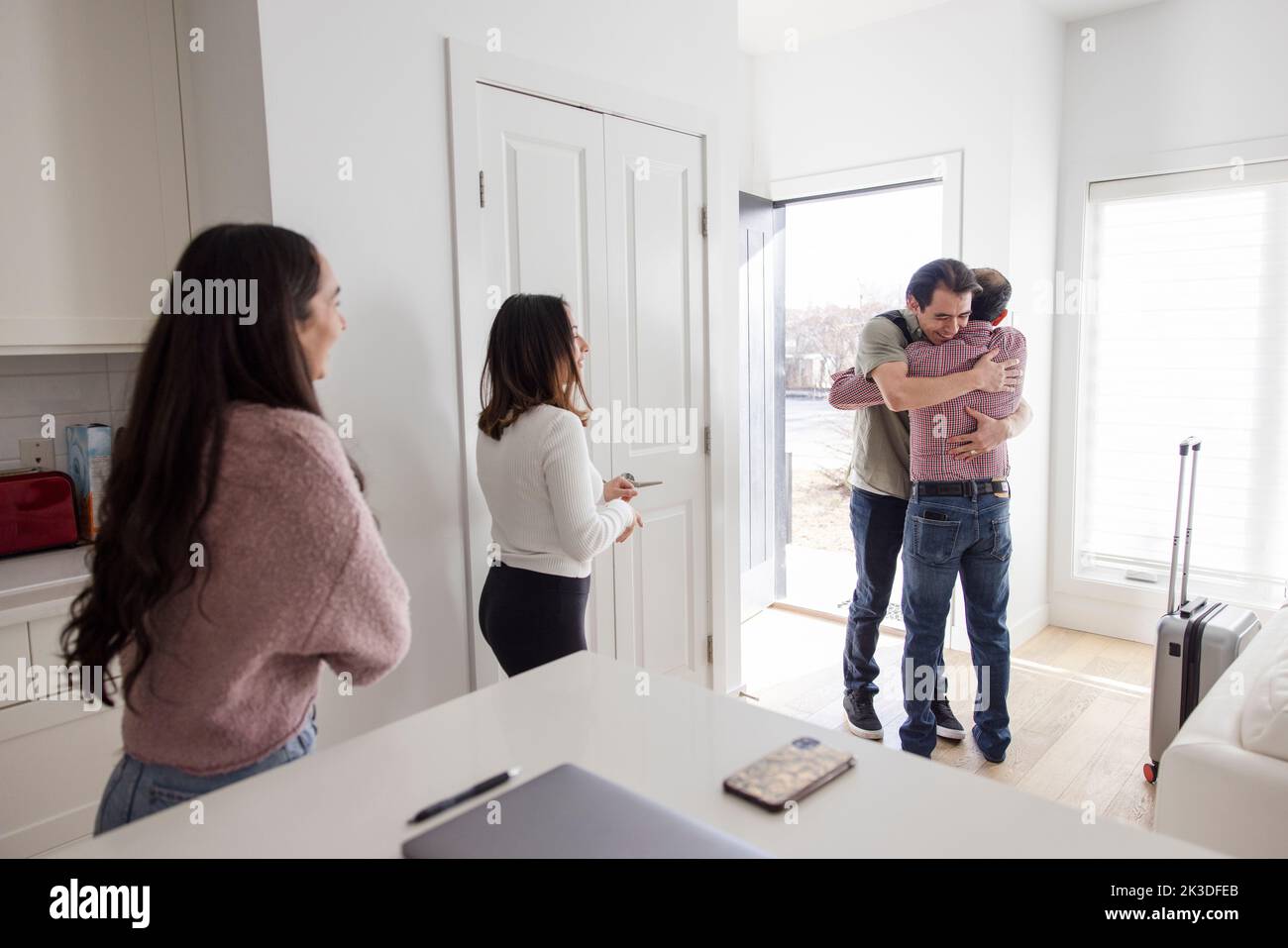 Father hugging young son hi-res stock photography and images - Alamy