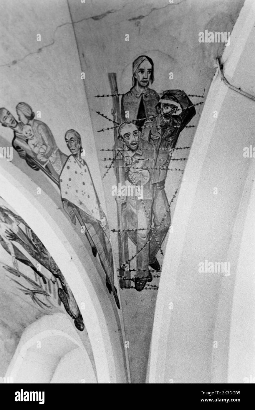 Fresken von Ernst Jansen-Winkeln in der Kirche Sankt Stephanus in ...