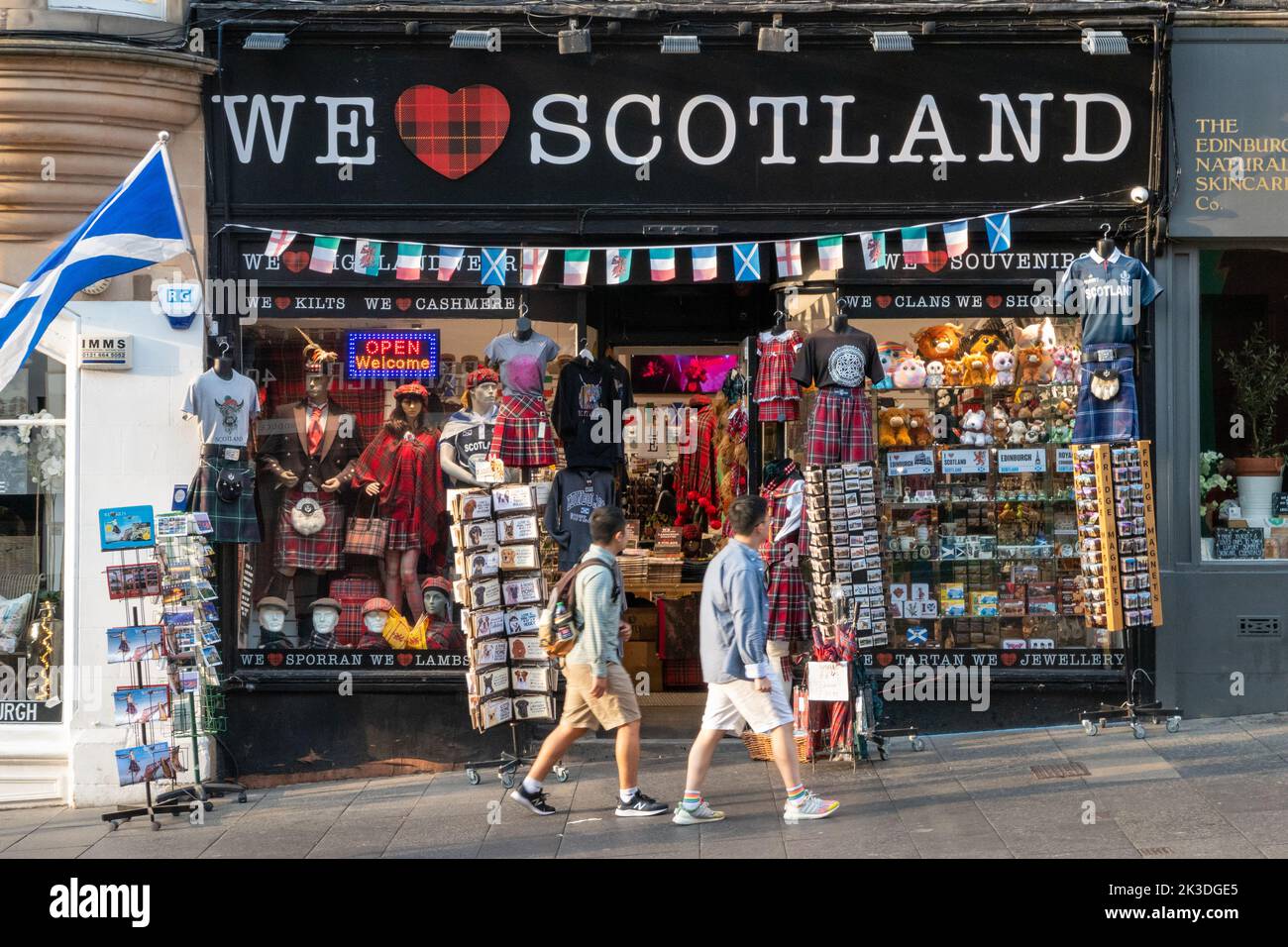 souvenirs shop in city centre of Edinburgh, Scotland Stock Photo - Alamy