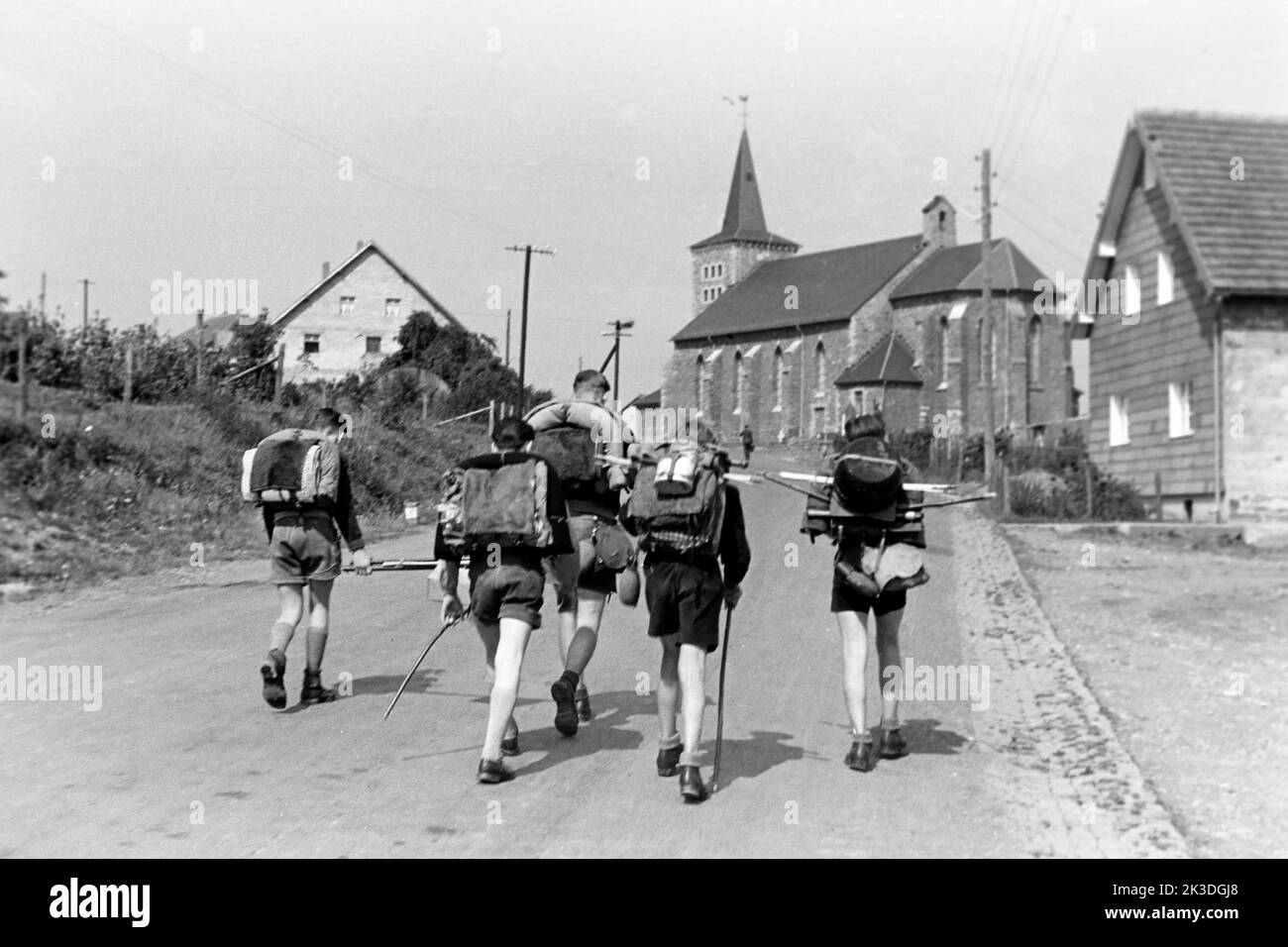 Schmidt bei Nideggen in der Eifel, 1952. The town of Schmidt near ...
