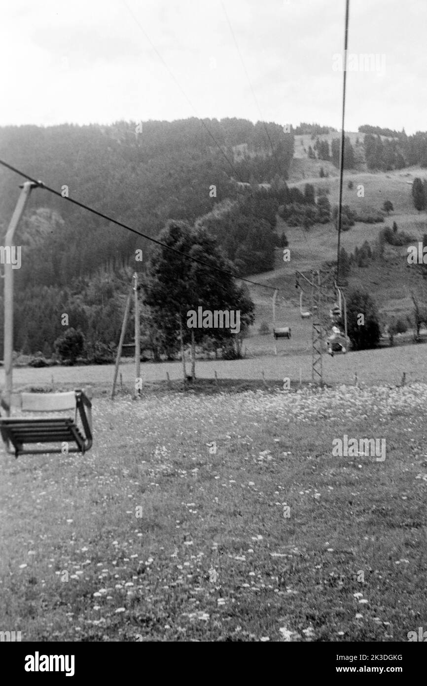 Wandern im Saalfeldener Becken, Salzburger Land, 1960. Hiking the ...