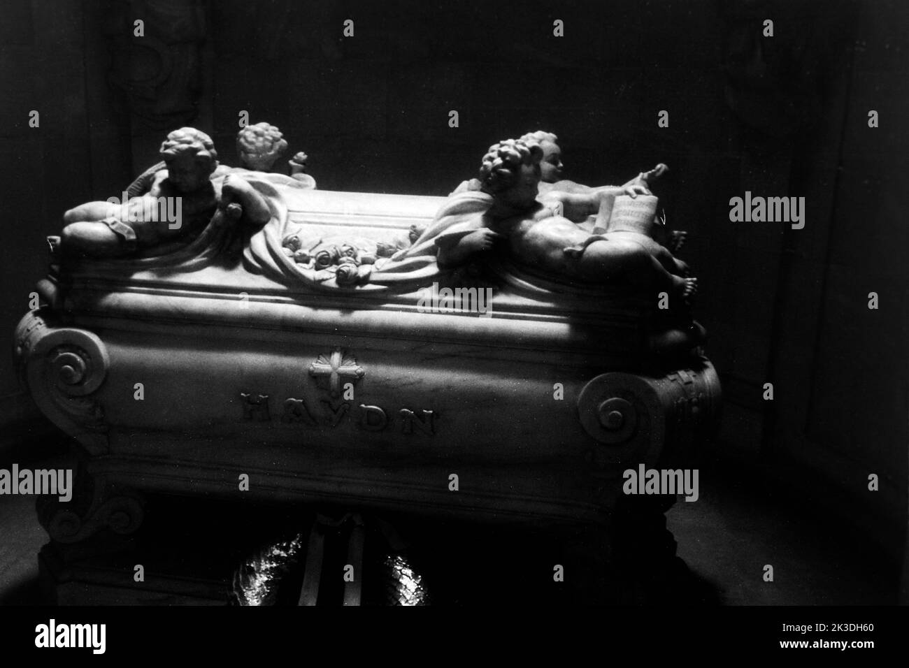 Jospeh Haydns Sarkophag im Haydn-Mausoleum in Eisenstadt im Burgenland ...