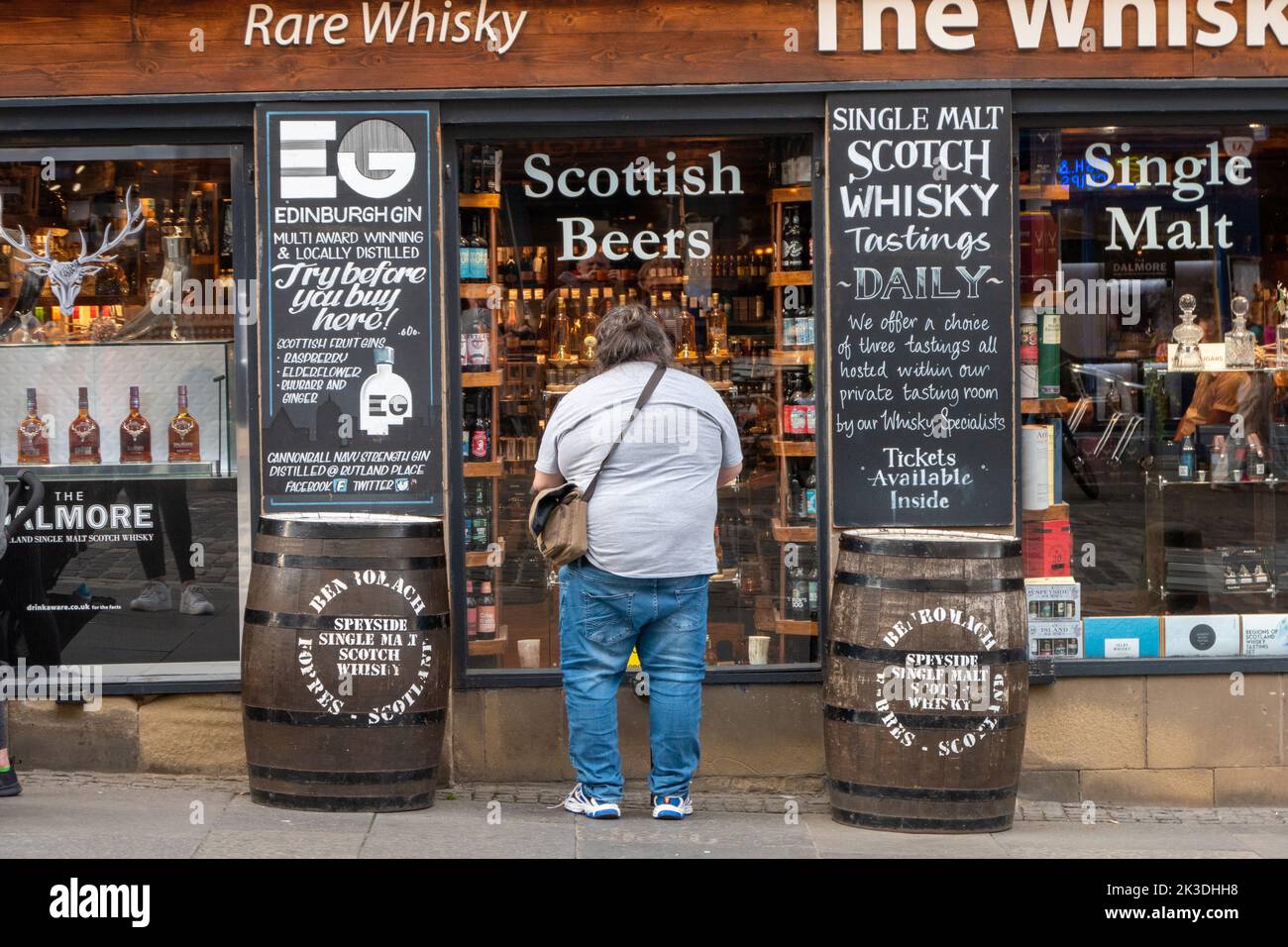 whisky shop in city centre of Edinburgh, Scotland Stock Photo - Alamy