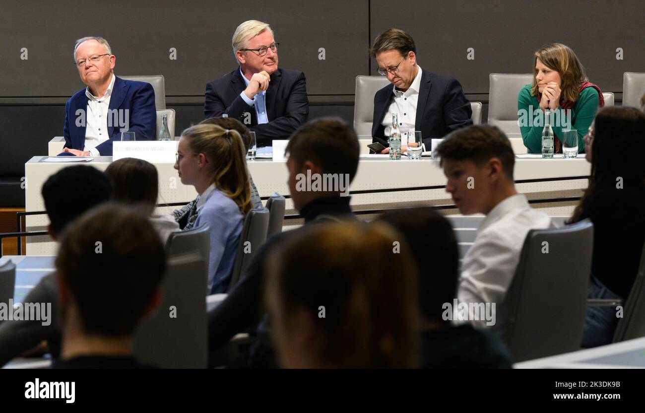 Hanover, Germany. 26th Sep, 2022. The top candidates of their ...