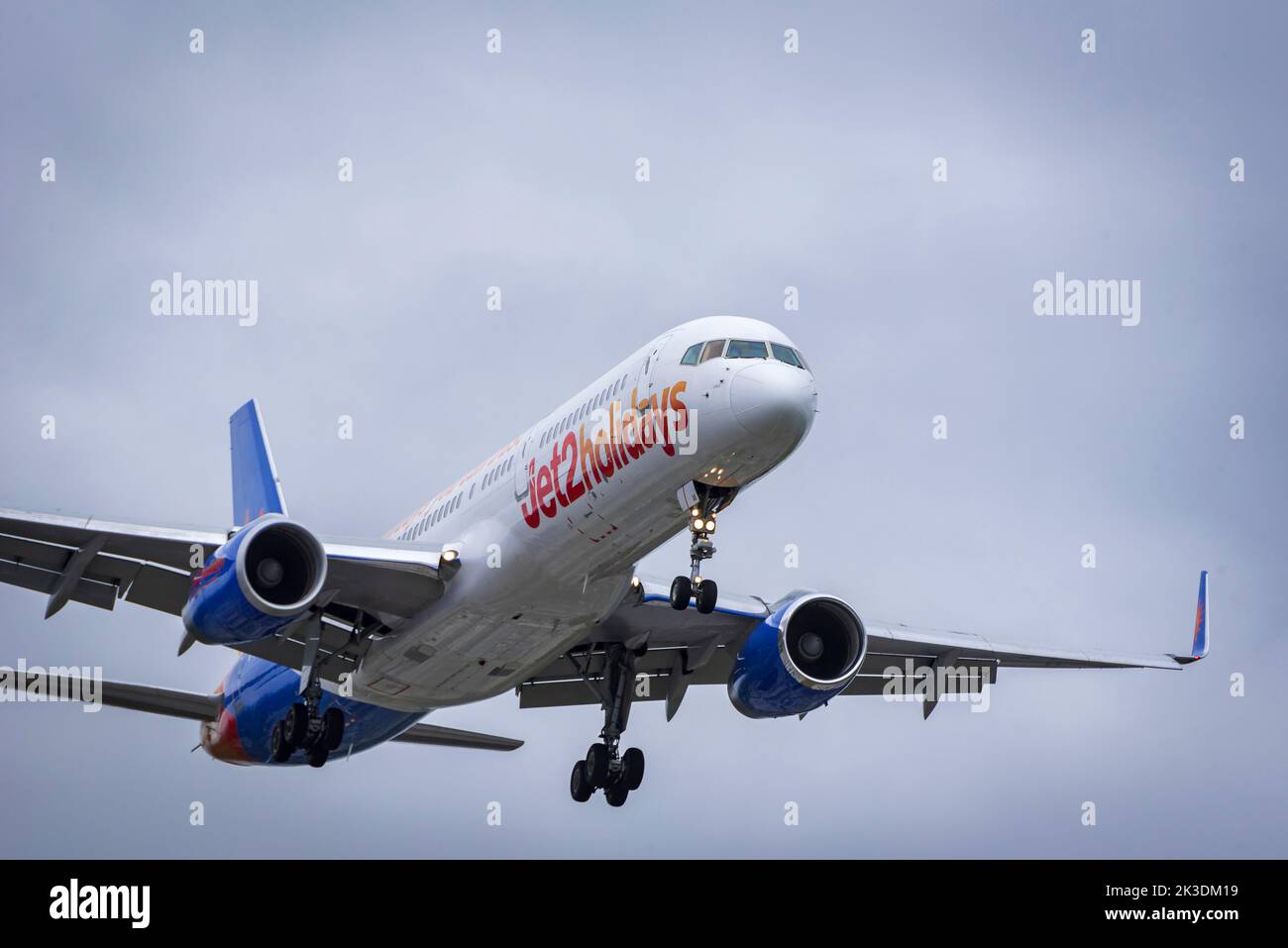 Jet2 G-LSAK Jet2 Holidays Boeing 757-23N landing at Manchester airport ...