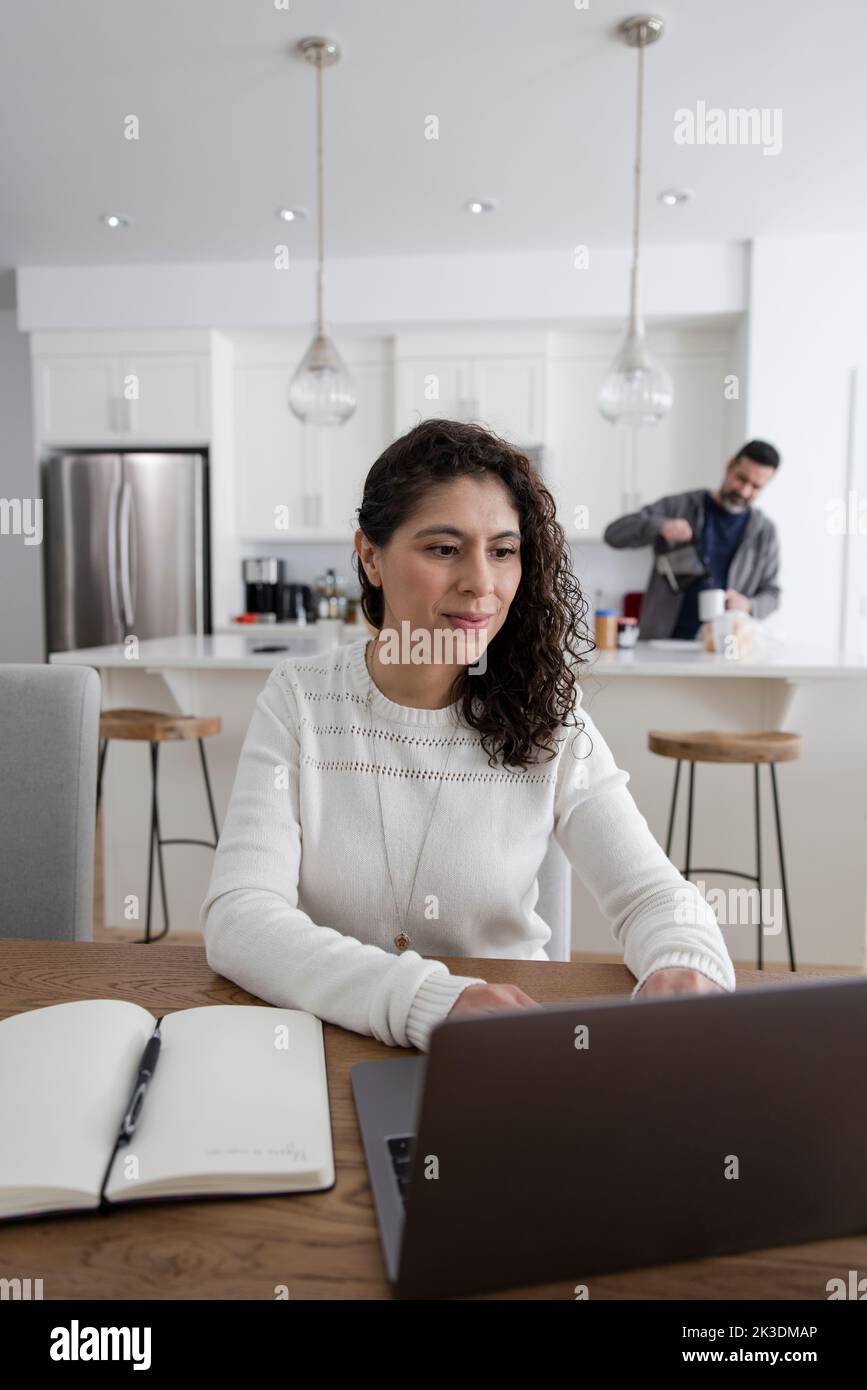 Black woman working from home hi-res stock photography and images - Alamy