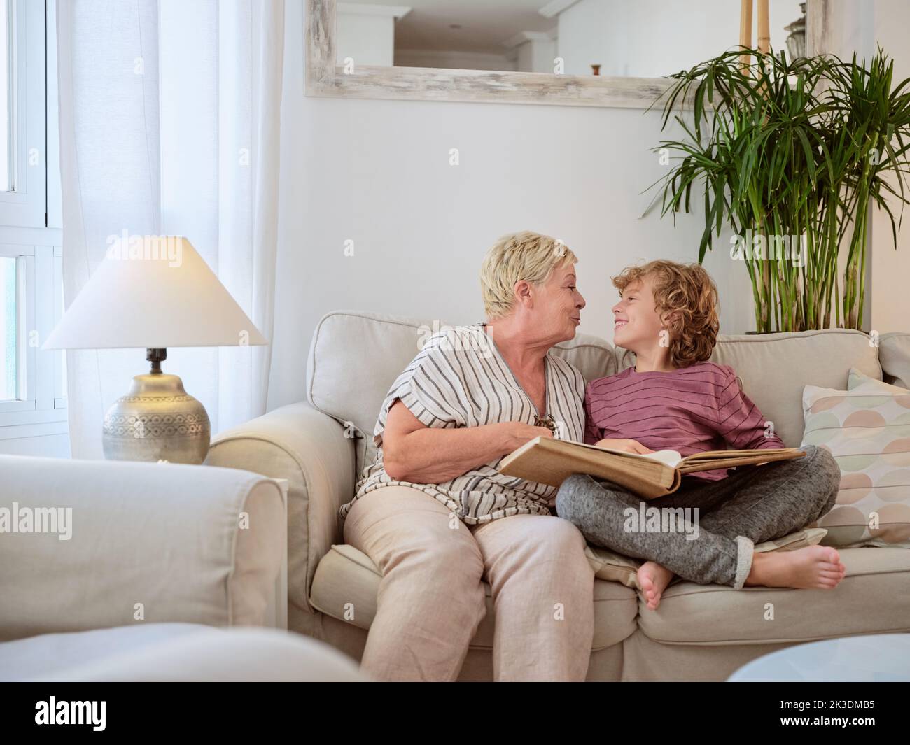 Grandmother reading story grandson hi-res stock photography and images ...