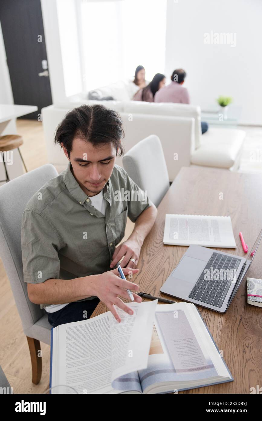 College student reading textbook hi-res stock photography and images ...