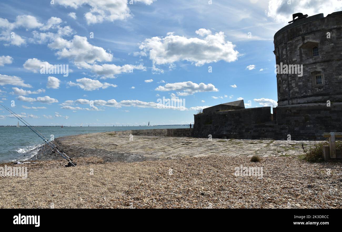 Calshot Castle And The Defence Wall Stock Photo - Alamy
