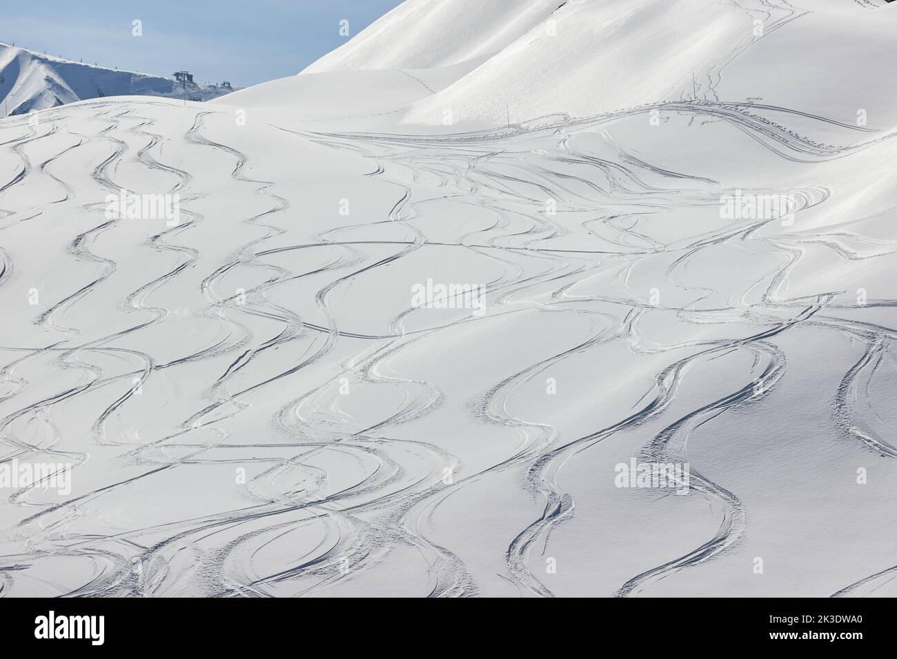 Very steep ski slope hi-res stock photography and images - Alamy
