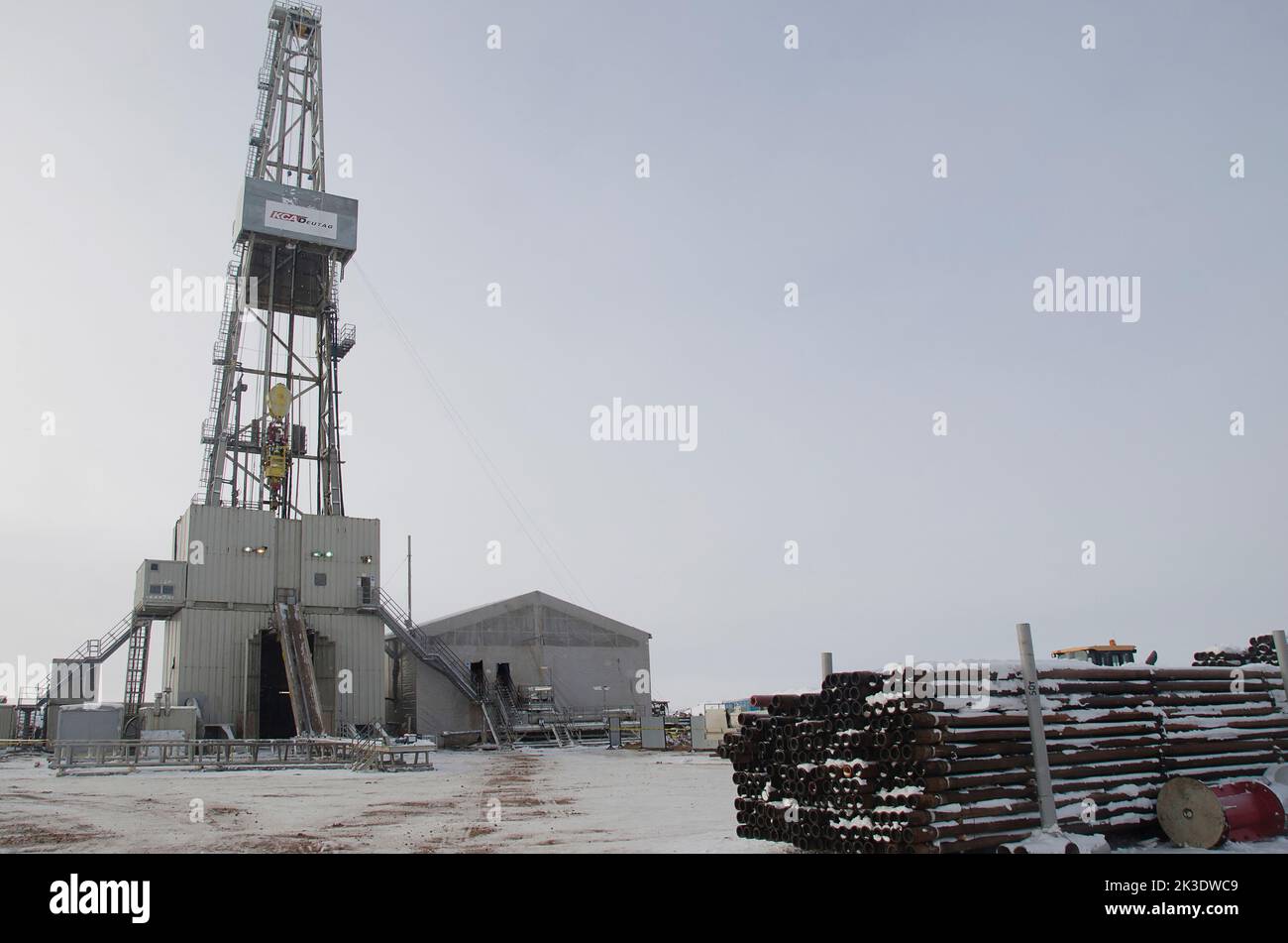 Onshore exploratidrilling rig hi-res stock photography and images - Alamy