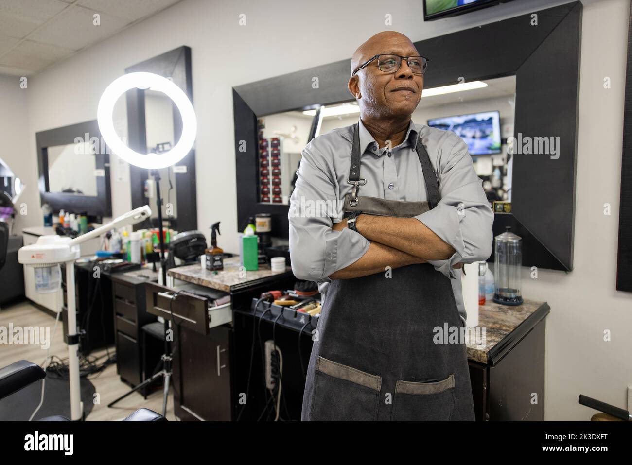 Black male arms crossed hi-res stock photography and images - Alamy