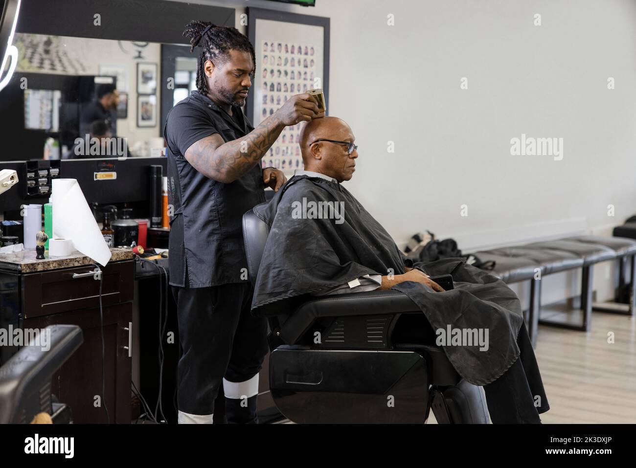 Head shaving hi-res stock photography and images - Alamy