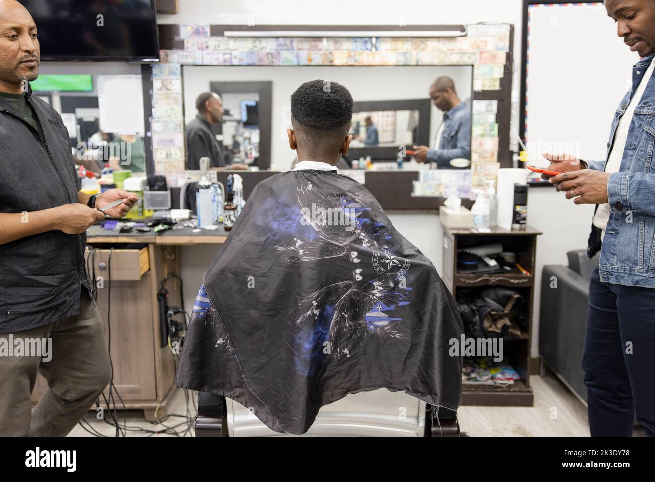 Barber sitting in chair waiting hi-res stock photography and images - Alamy
