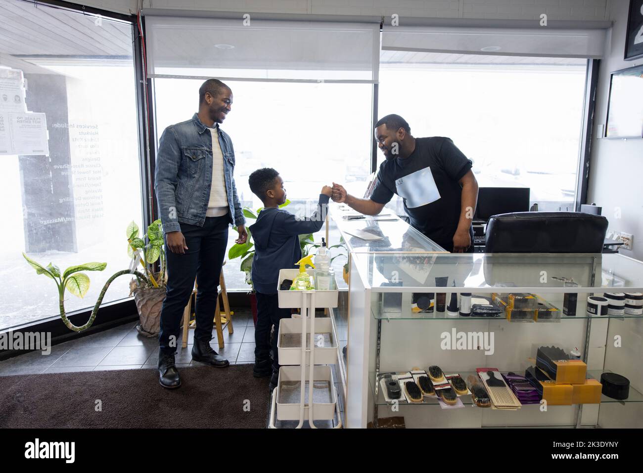 Front of barber shop hi-res stock photography and images - Alamy