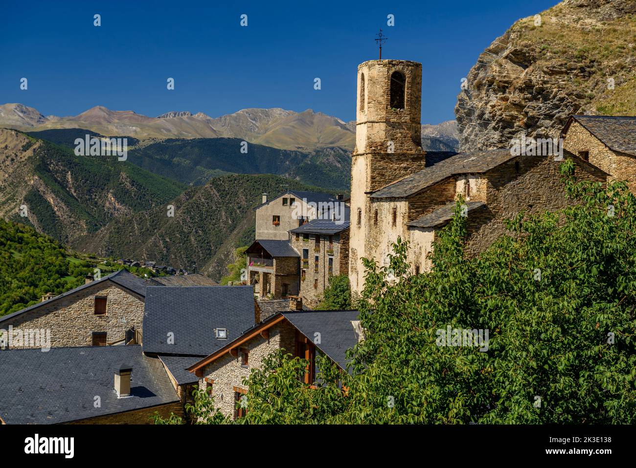 Parque e iglesia hi-res stock photography and images - Alamy