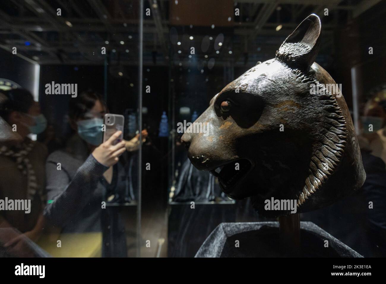 Chinese bronze tiger hi-res stock photography and images - Alamy