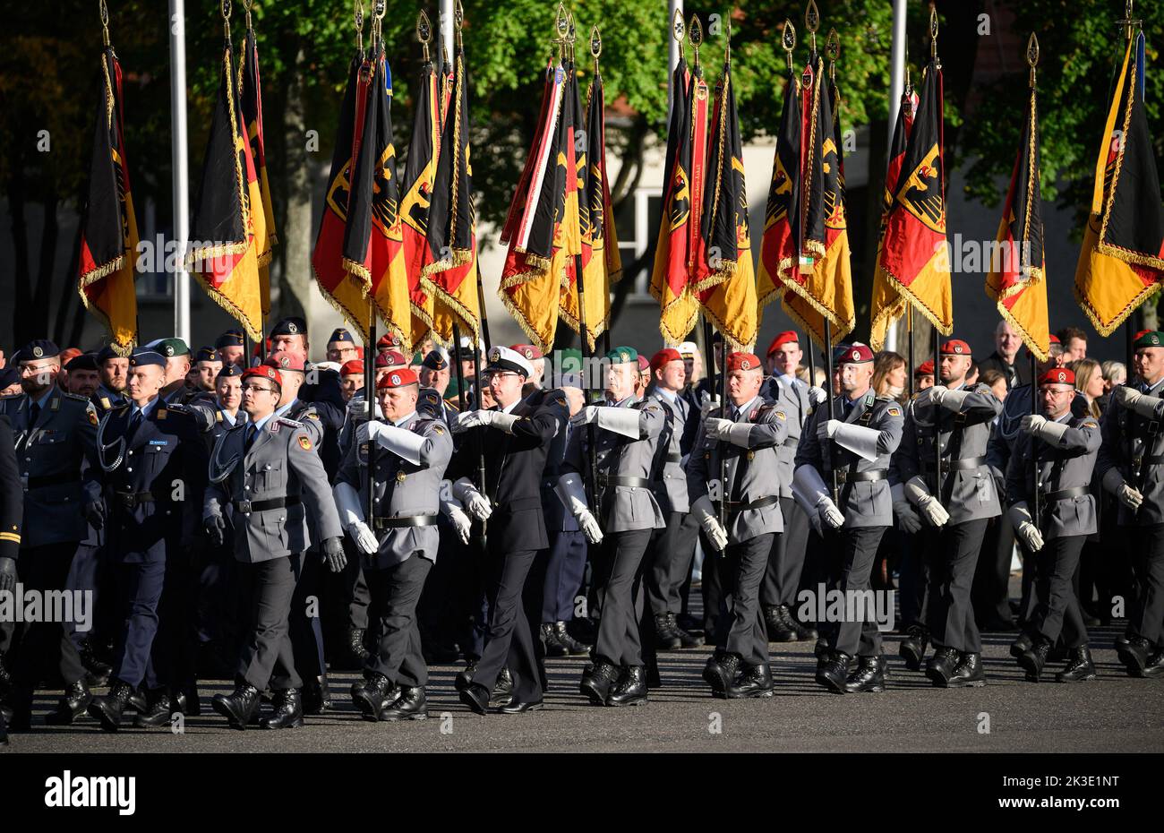 26 September 2022, Berlin: The honor formation of the German Armed ...