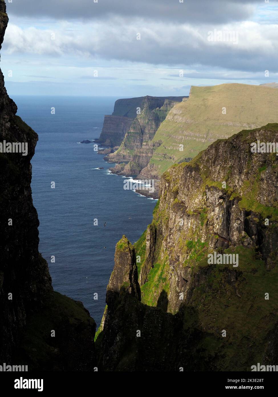 High volcanic cliffs hi-res stock photography and images - Alamy