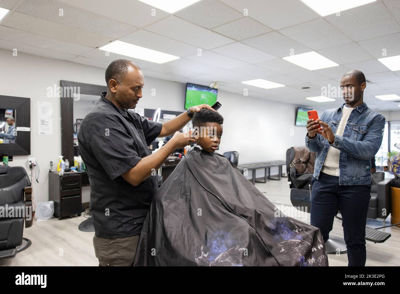 Modern barber shop hi-res stock photography and images - Alamy