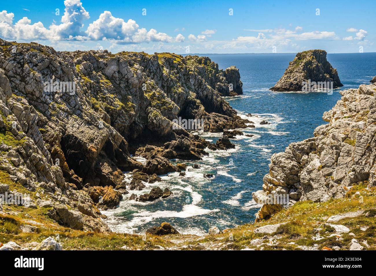 Landscape of rocks and ocean in the Crozon peninsula in France Stock ...