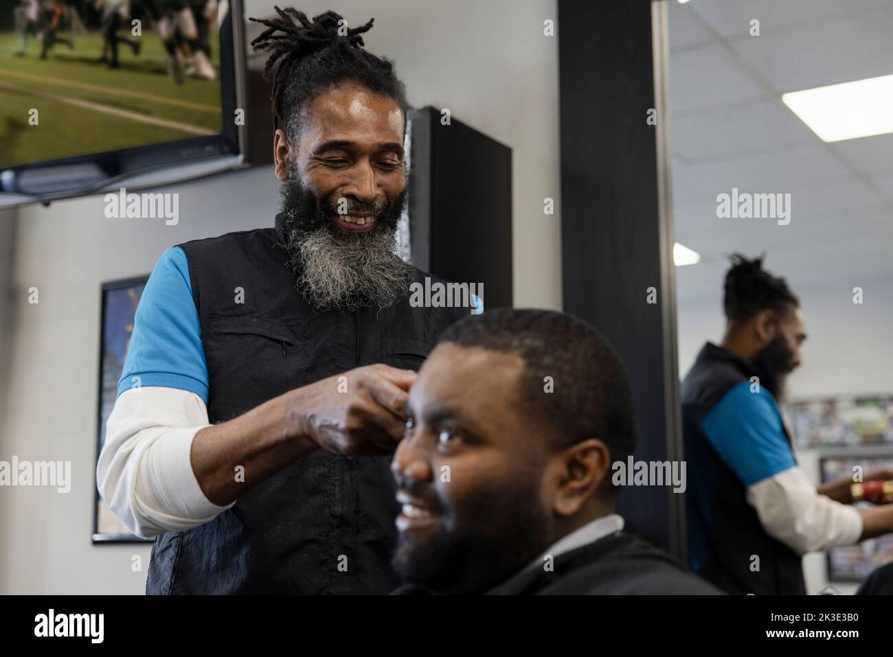 Barber shop customer hi-res stock photography and images - Alamy