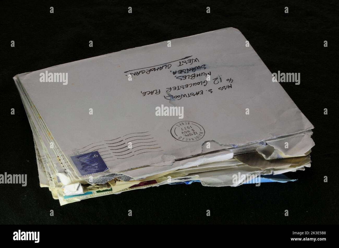 Letters in envelopes hi-res stock photography and images - Alamy