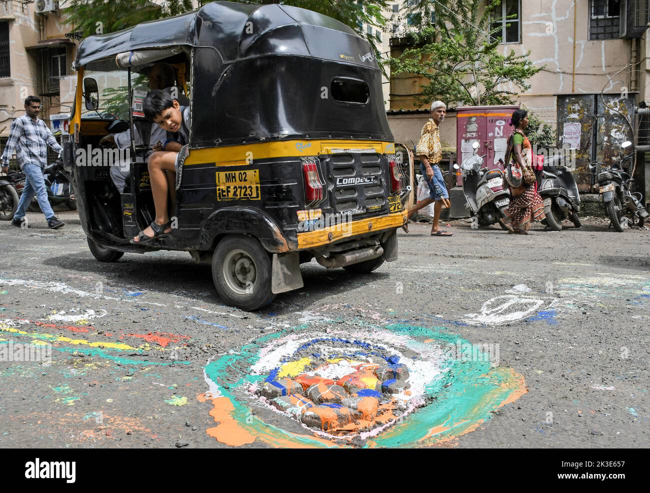 Mumbai, India. 26th Sep, 2022. An auto rickshaw drives past a pothole ...