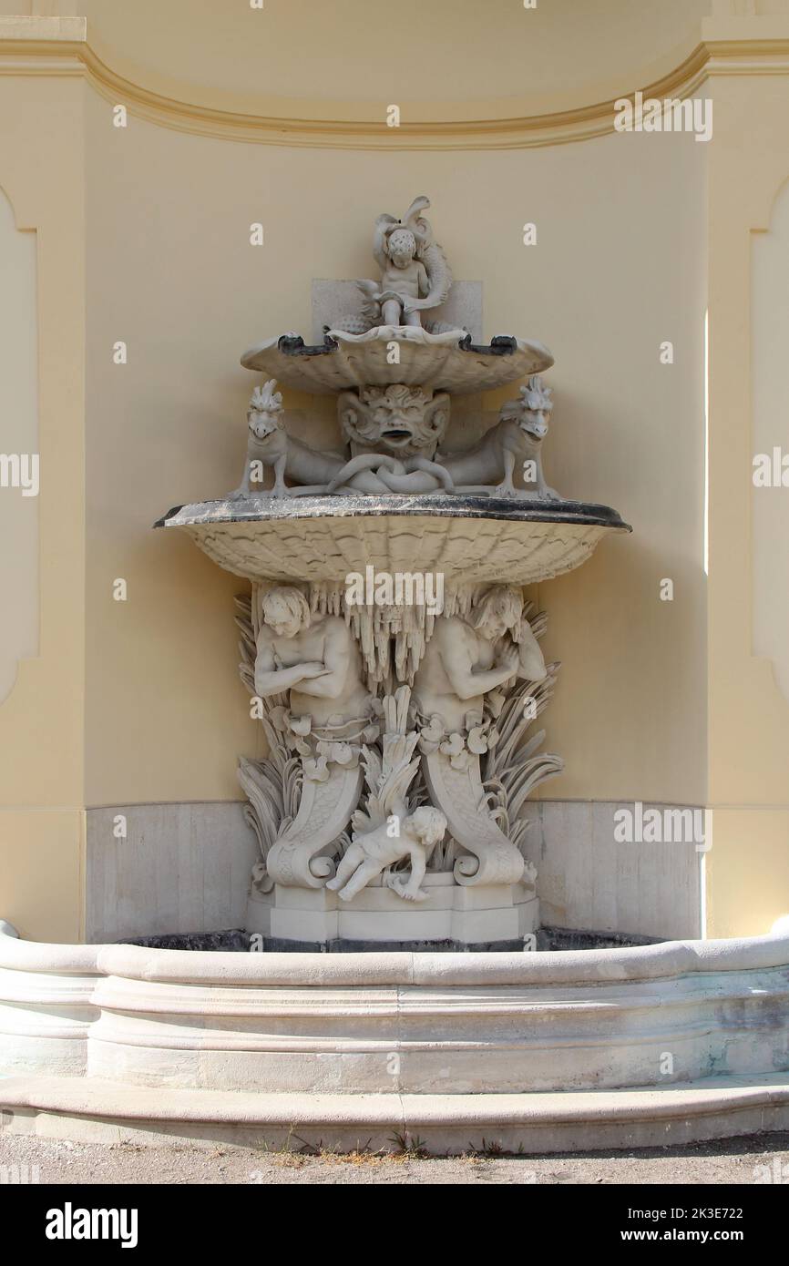 baroque fountain at the belvedere in vienna (austria Stock Photo - Alamy