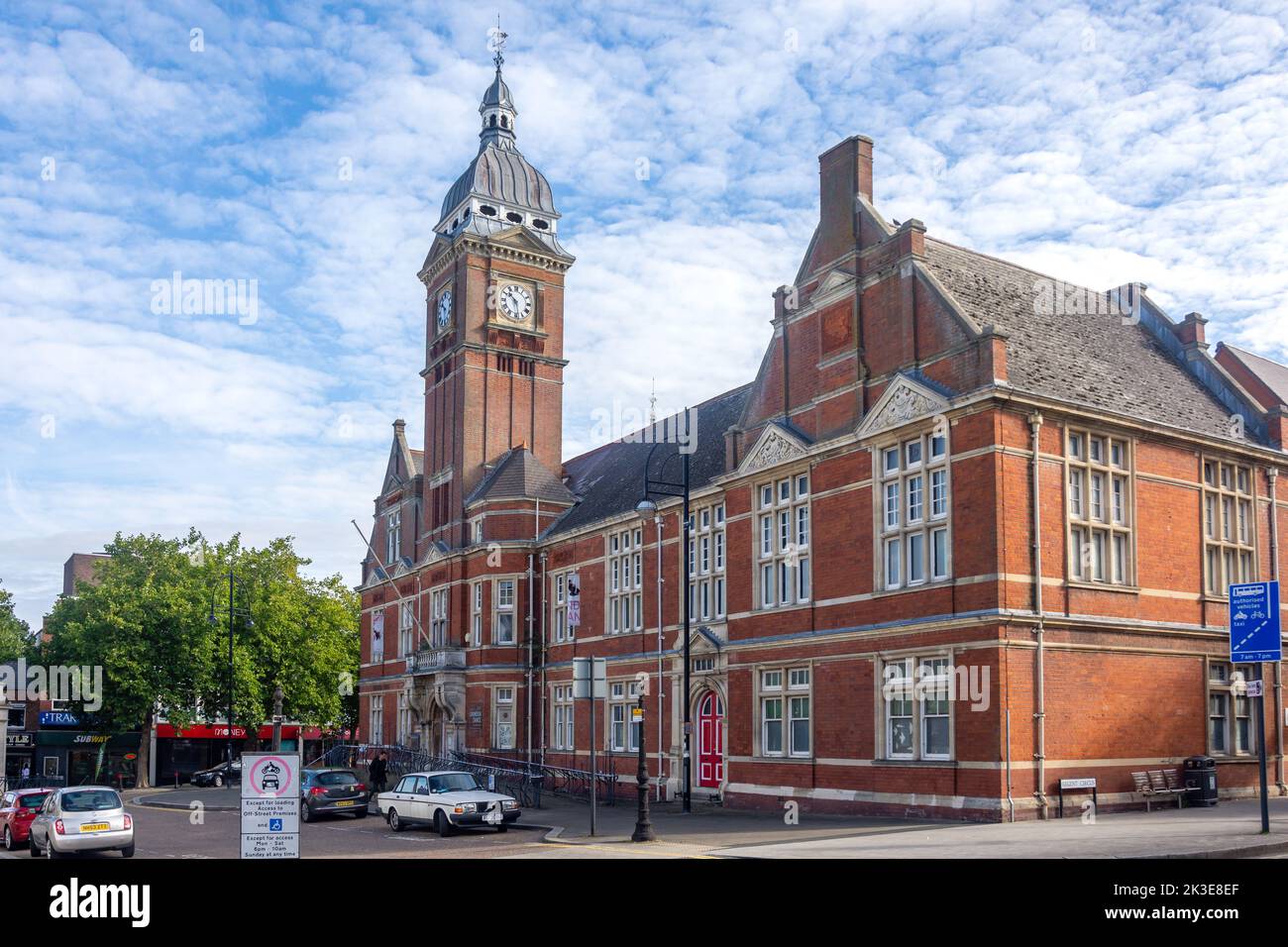 The former Town Hall (now Dance School), Regent Circus, Swindon ...
