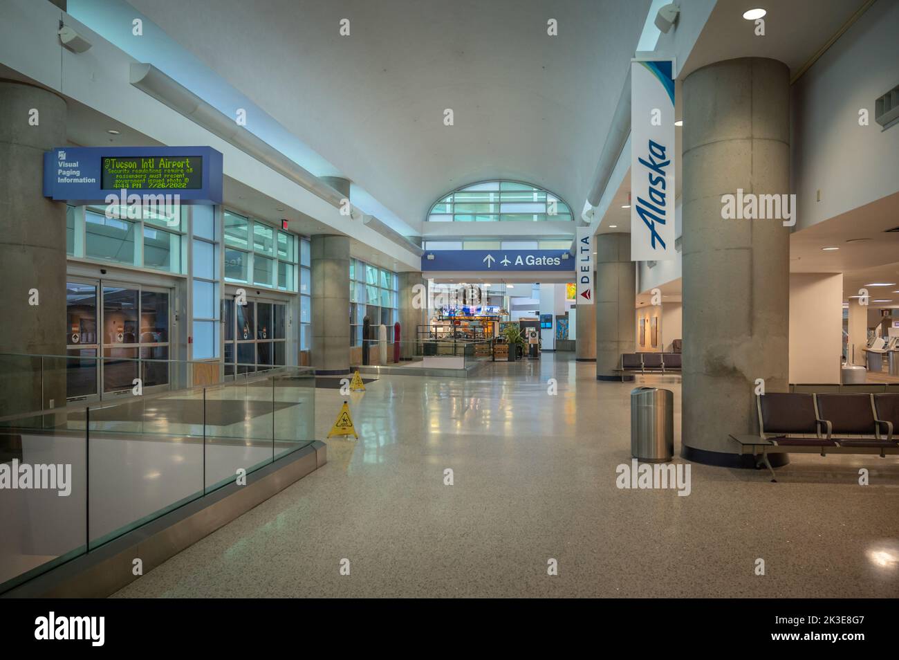 Alaska airlines at gate hi-res stock photography and images - Alamy