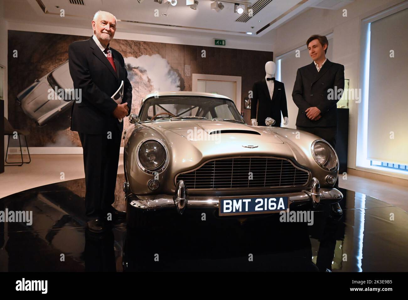 George lazenby aston martin hi-res stock photography and images - Alamy