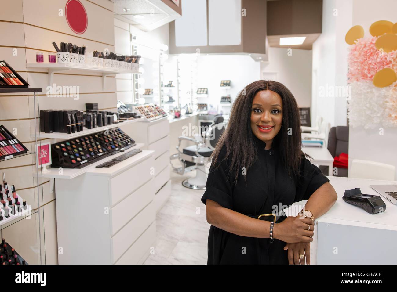 Female salon hi-res stock photography and images - Alamy