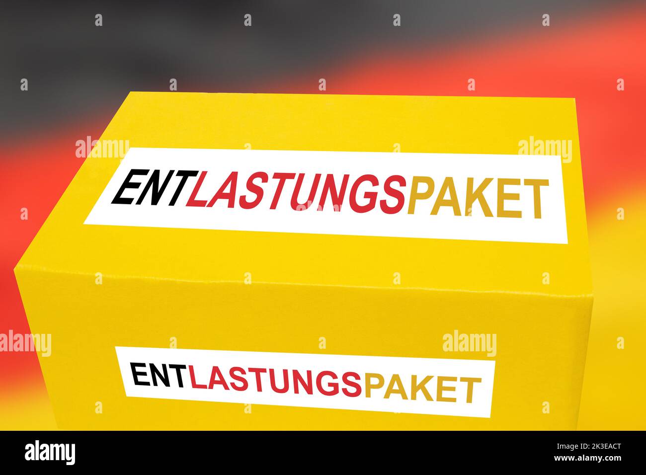 Symbolbild Entlastungspaket: Auf einem Paket bzw. Päckchen steht das ...